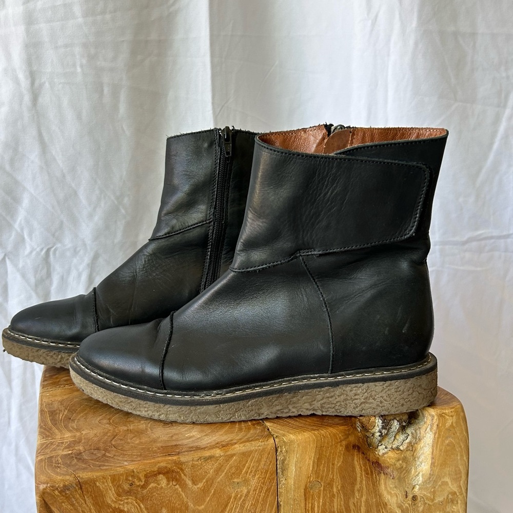 Eric Michael Black Leather Ankle Boot With Rubber Sol… - Gem